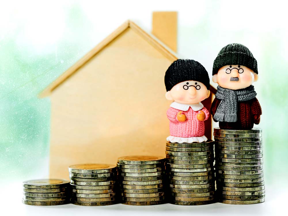 What are the investment options for retirees to generate regular income ...